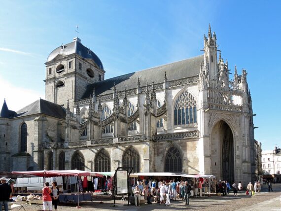 N°1 Alençon Walking Tour (2h) - Tour Guides France - The Best of ...